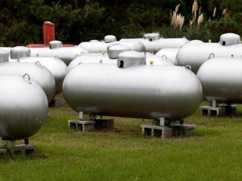 Can You Lay a Propane Tank on Its Side? (Answered) - HomeApricot