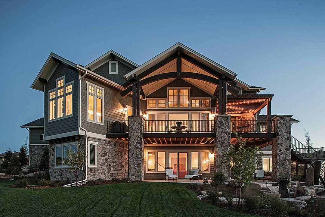 Traditional 5-Bedroom 2-Story Home with Vaulted Great Room Window Wall ...