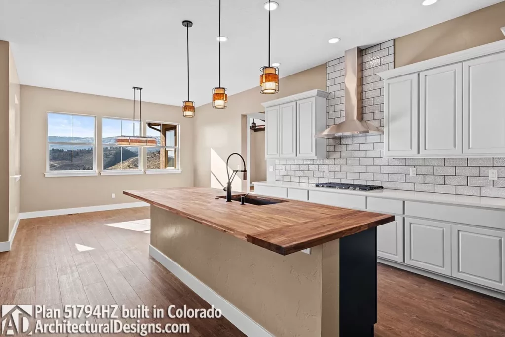 4-Bedroom 1-Story Tuscan House with Massive Walk-in Pantry (Floor Plan ...